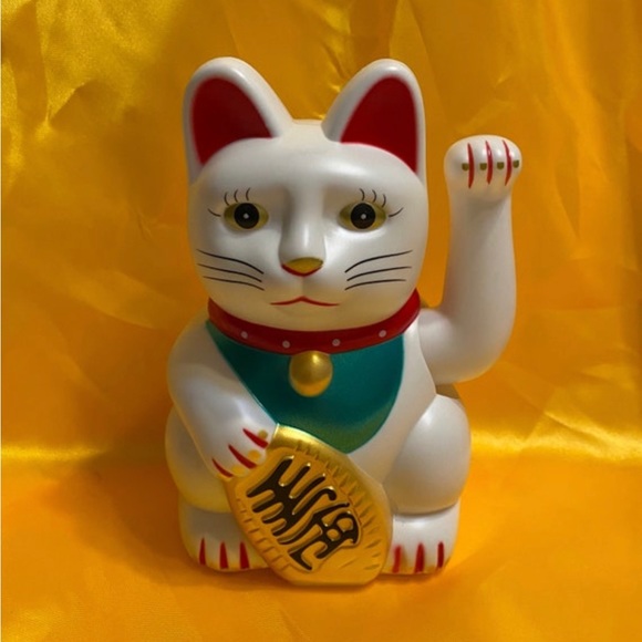 Holiday | Maneki Neko Welcoming Lucky Beckoning Hands Waving Fortune ...